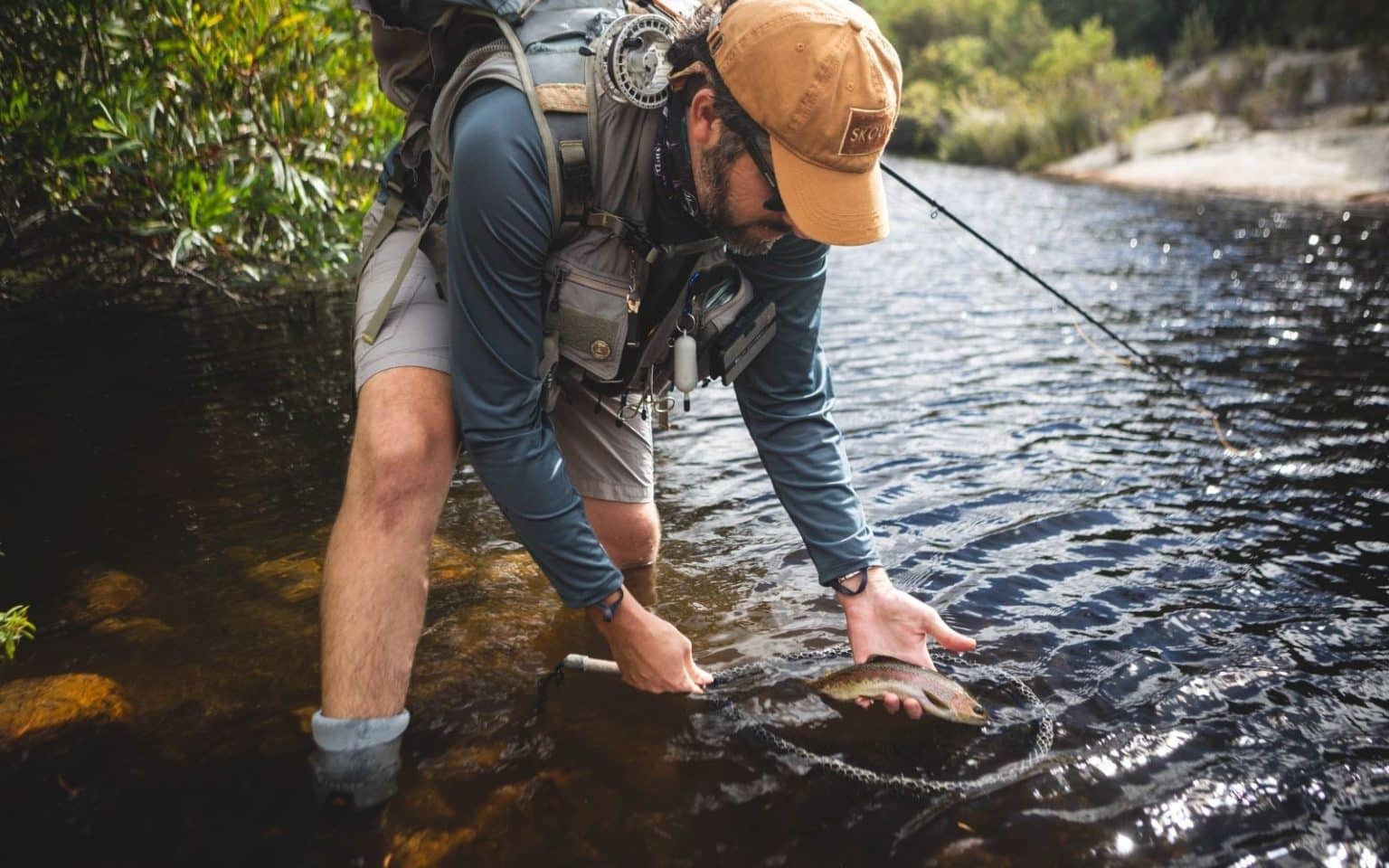 How to Catch and Release Fish (Safe Fish Handling Guide) - Into Fly Fishing